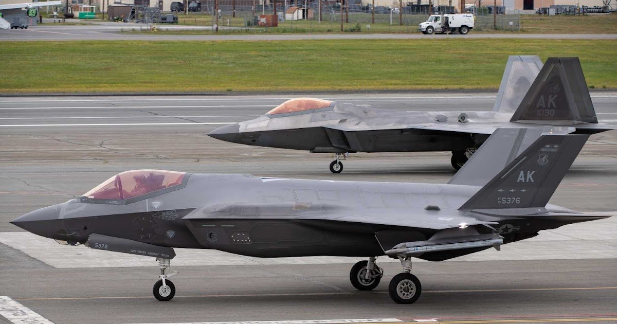 Lockheed Martin to Integrate Sixth-Gen Tech into USAF F-22 and F-35 ...