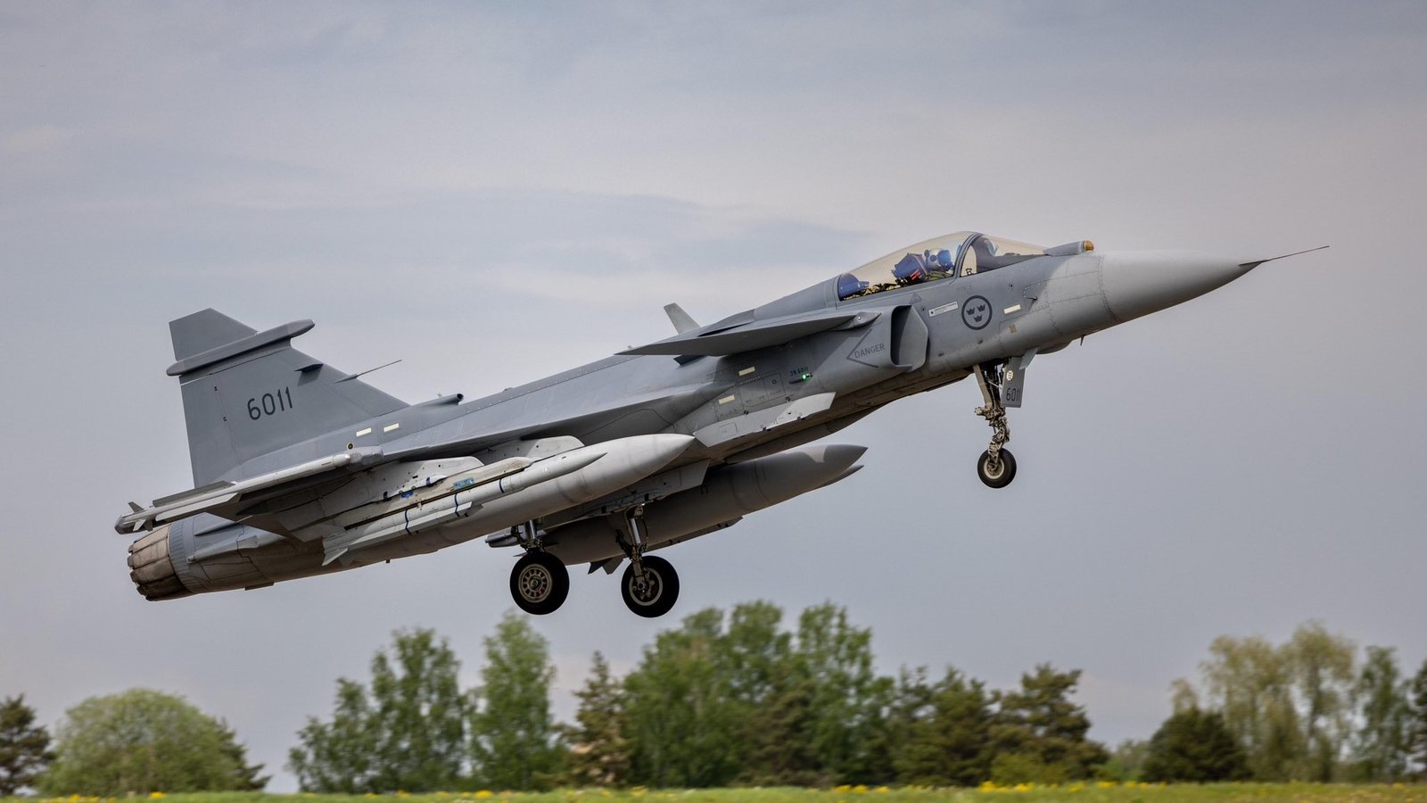 Sweden Receives First Gripen E Fighter Jet from Saab | MilTech Update 2025